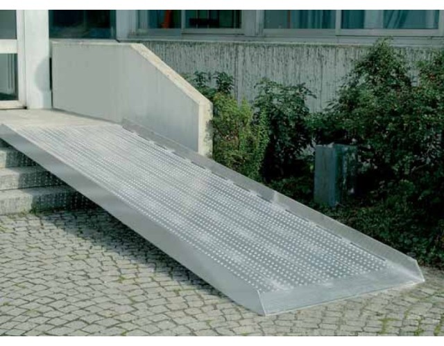 AOL-R - Rampe de chargement en aluminium avec rebords de 100 mm ...