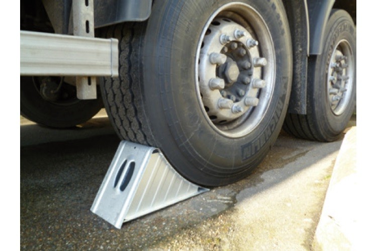 Cale de roue CG en acier galvanisé DIN 76051-11/92 - Cales de roues ...